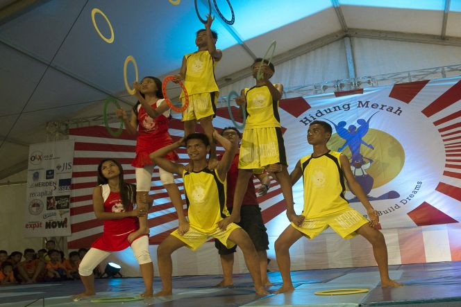 Pentas Sirkus Dari & Untuk Anak-anak Kurang Mampu!